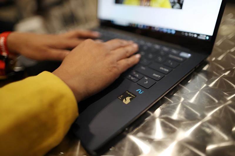Tech Xplore on LinkedIn: AI goes mainstream as 'AI PCs' hit the market Tech Xplore on LinkedIn: AI goes mainstream as 'AI PCs' hit the market