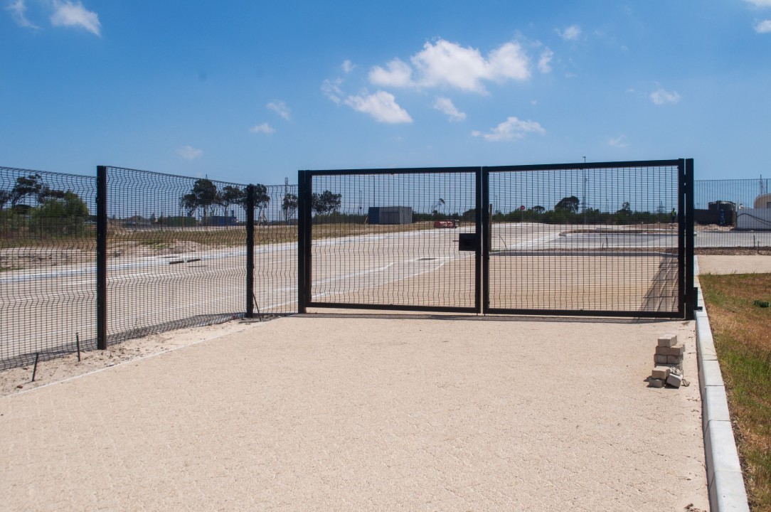 Maximizing Security while Minimizing Costs: The Clearview Fencing Advantage Maximizing Security while Minimizing Costs: The Clearview Fencing Advantage