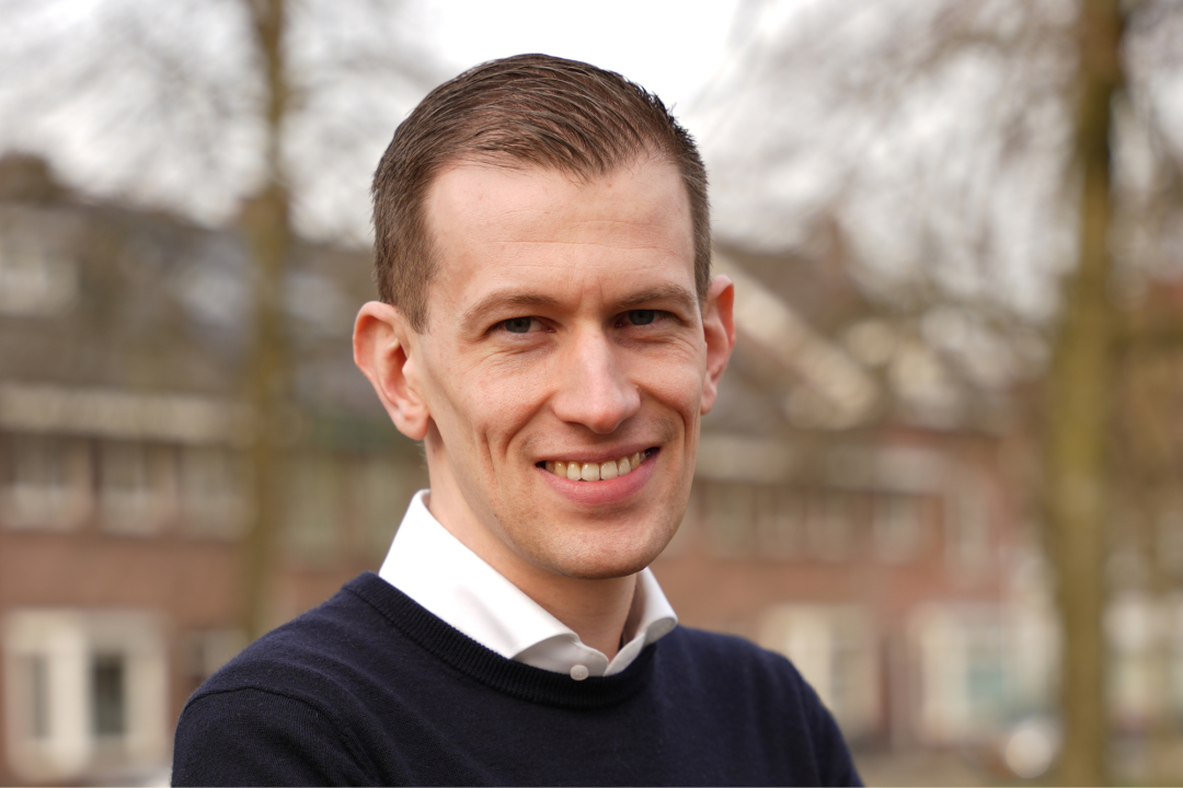Van den Bergh’s apotheek werkt met Pharmalytics: “Ik houd zo onze ... Van den Bergh’s apotheek werkt met Pharmalytics: “Ik houd zo onze ...