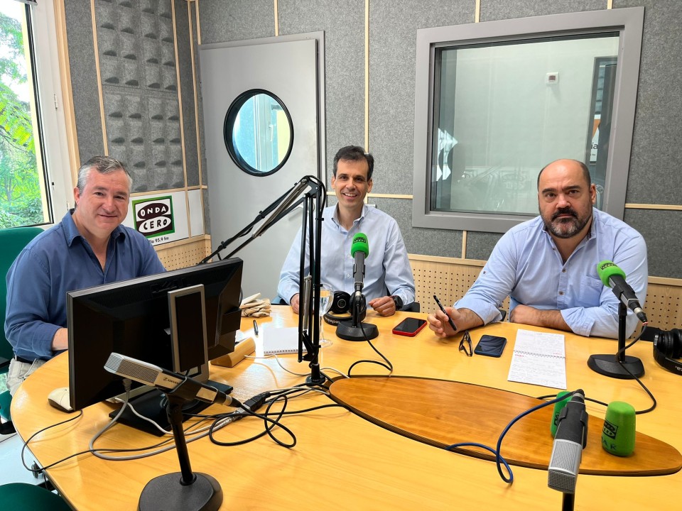 Entrevista a Rafael Alcaide, Director en Andalucía de Vodafone y Juan ... Entrevista a Rafael Alcaide, Director en Andalucía de Vodafone y Juan ...