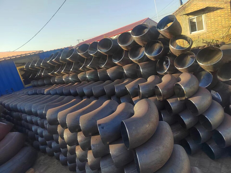 The difference between carbon steel elbow and stainless steel elbow The difference between carbon steel elbow and stainless steel elbow