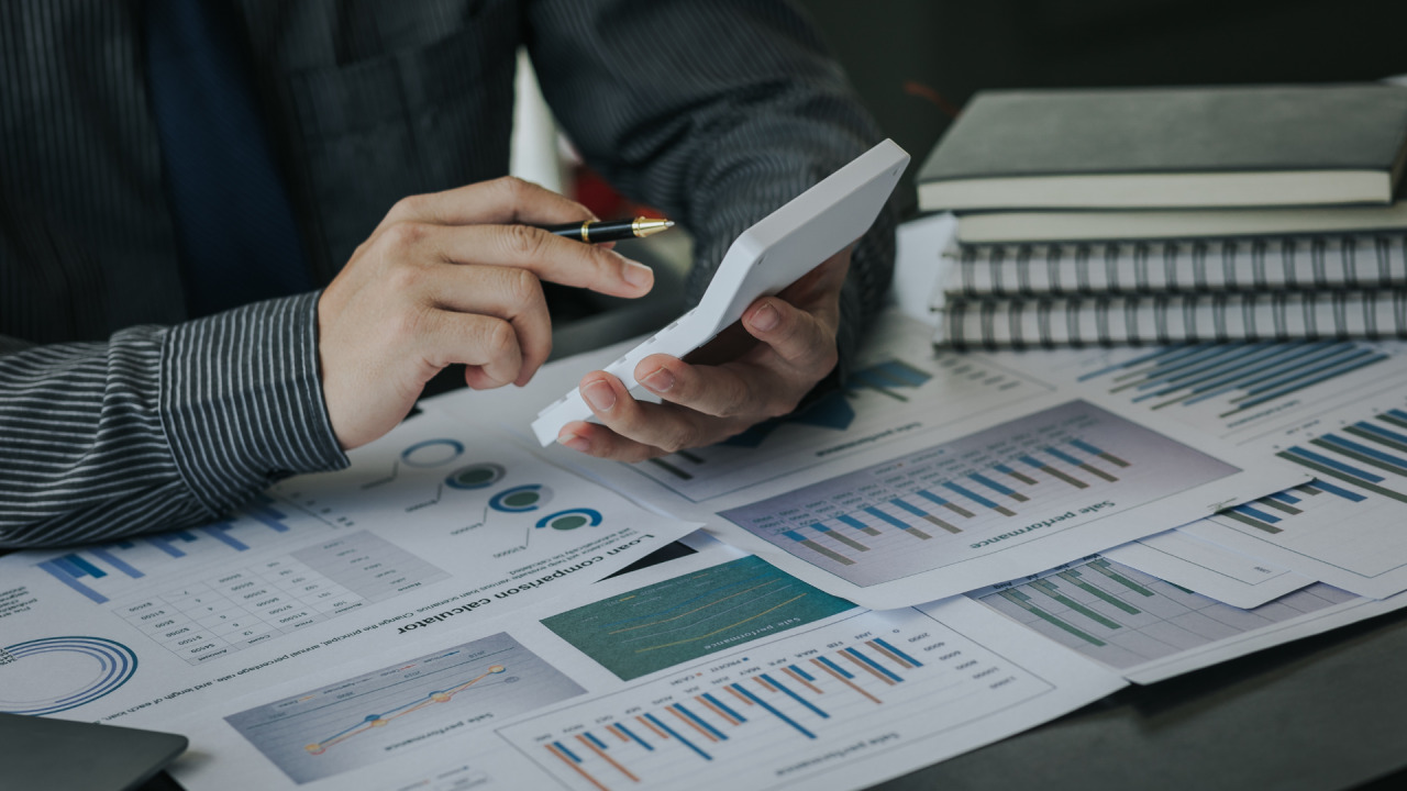 Investment Diversification: Reducing Risk and Maximizing Returns Investment Diversification: Reducing Risk and Maximizing Returns