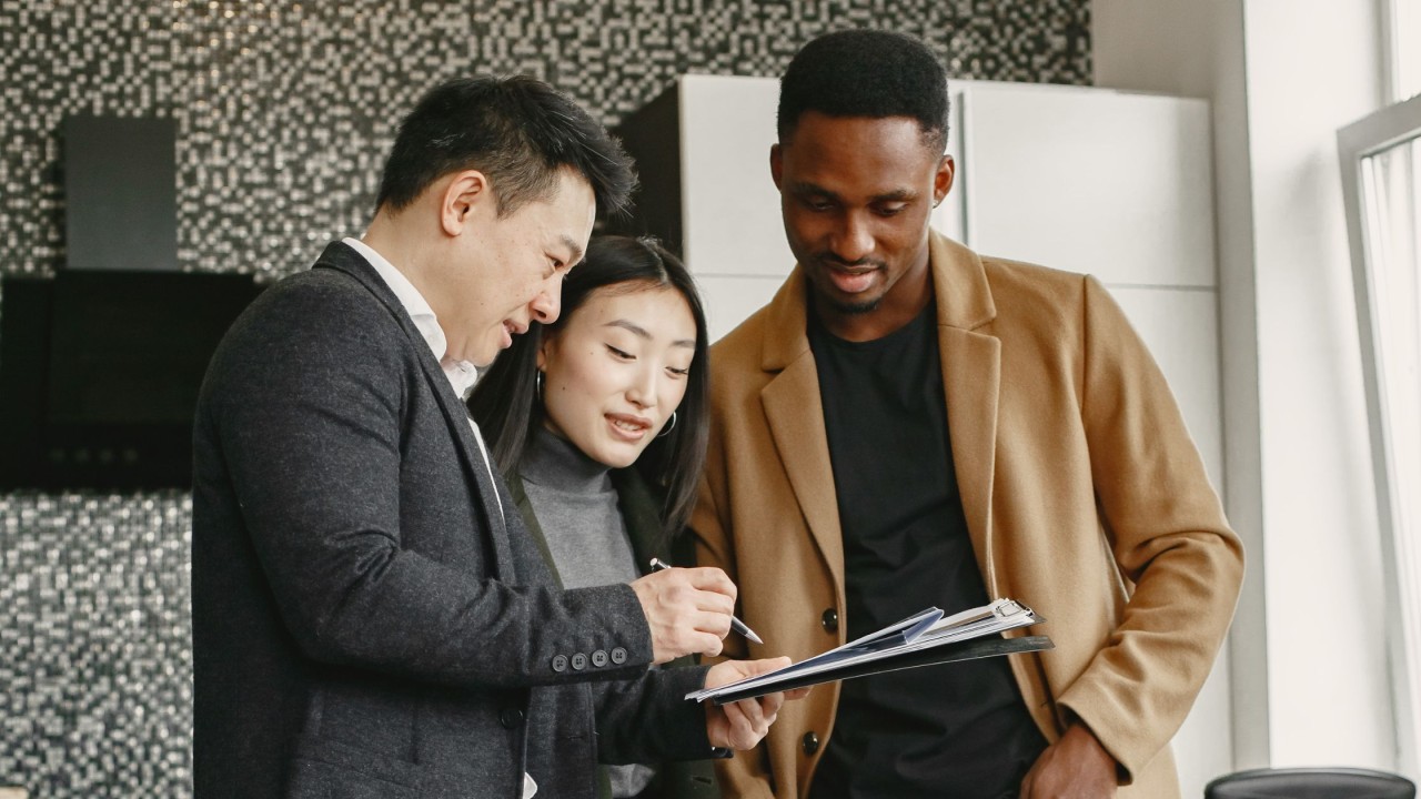 Navigating the Pros and Cons of a Career in Real Estate Navigating the Pros and Cons of a Career in Real Estate