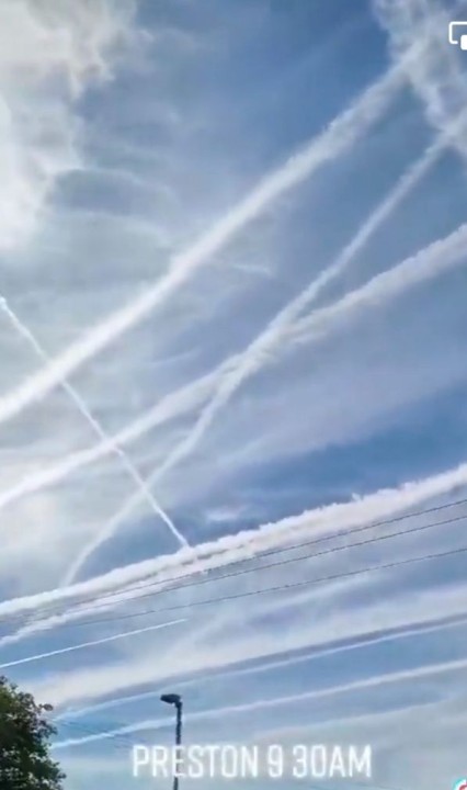 Comment expliquer ces traînées persistantes dans le ciel Comment expliquer ces traînées persistantes dans le ciel