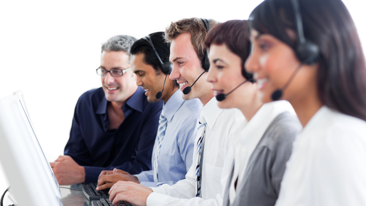 Navigating AI: Maximizing Impact in Contact Centers Navigating AI: Maximizing Impact in Contact Centers