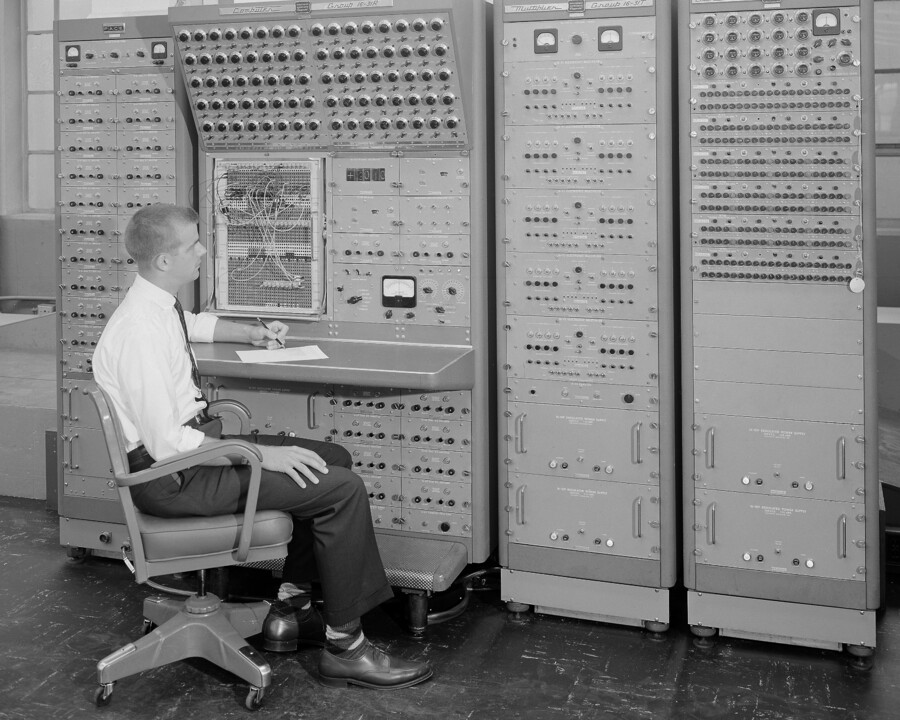 Analog Computing, back to the future? Analog Computing, back to the future?