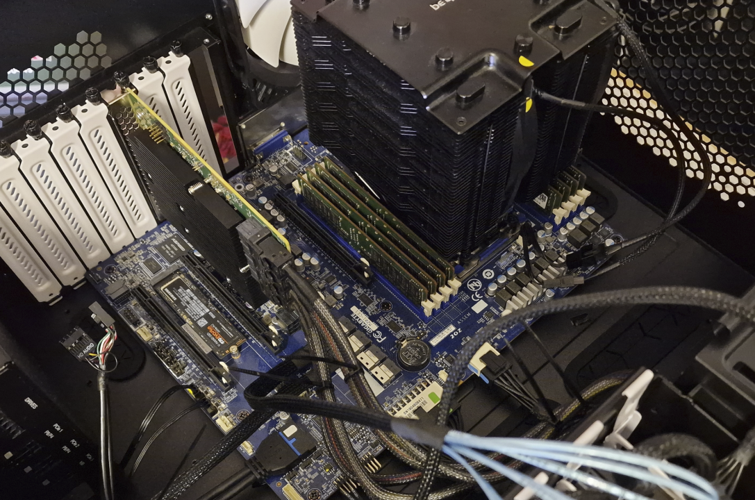 My crazy homelab-server build, an up to 1 TB RAM, up to 24 Petabyte ... My crazy homelab-server build, an up to 1 TB RAM, up to 24 Petabyte ...