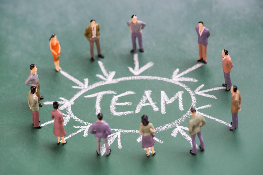 Managing Technical Teams vs. Non-Technical Teams Managing Technical Teams vs. Non-Technical Teams