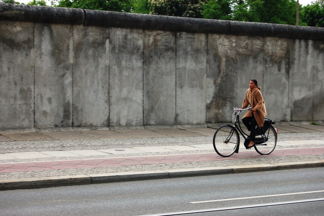 UX Researcher, Tear Down This Wall! UX Researcher, Tear Down This Wall!