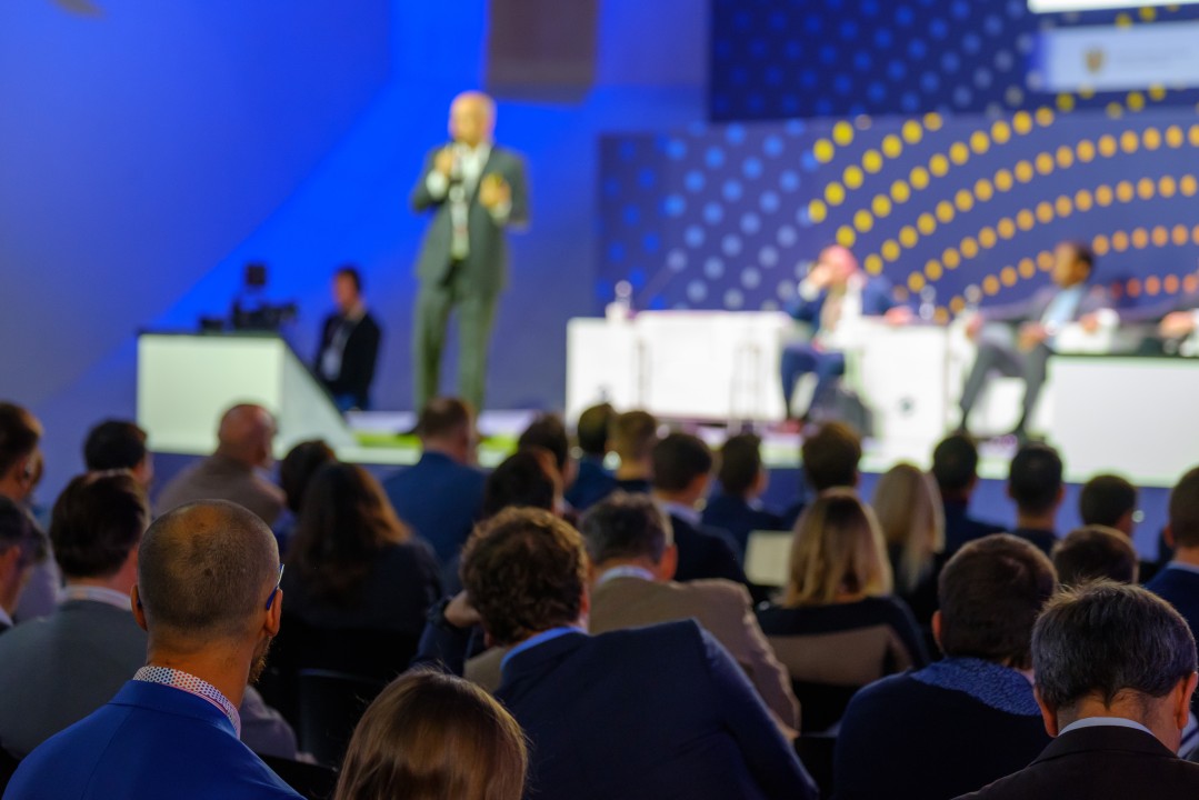 Mastering the Art of Public Speaking: Insights from Notable Speakers Mastering the Art of Public Speaking: Insights from Notable Speakers