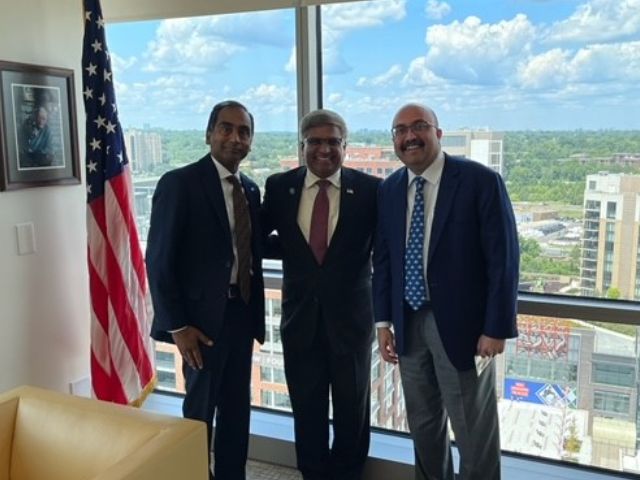 Bernard Arulanandam on LinkedIn: Tufts President Sunil Kumar and Vice ... Bernard Arulanandam on LinkedIn: Tufts President Sunil Kumar and Vice ...