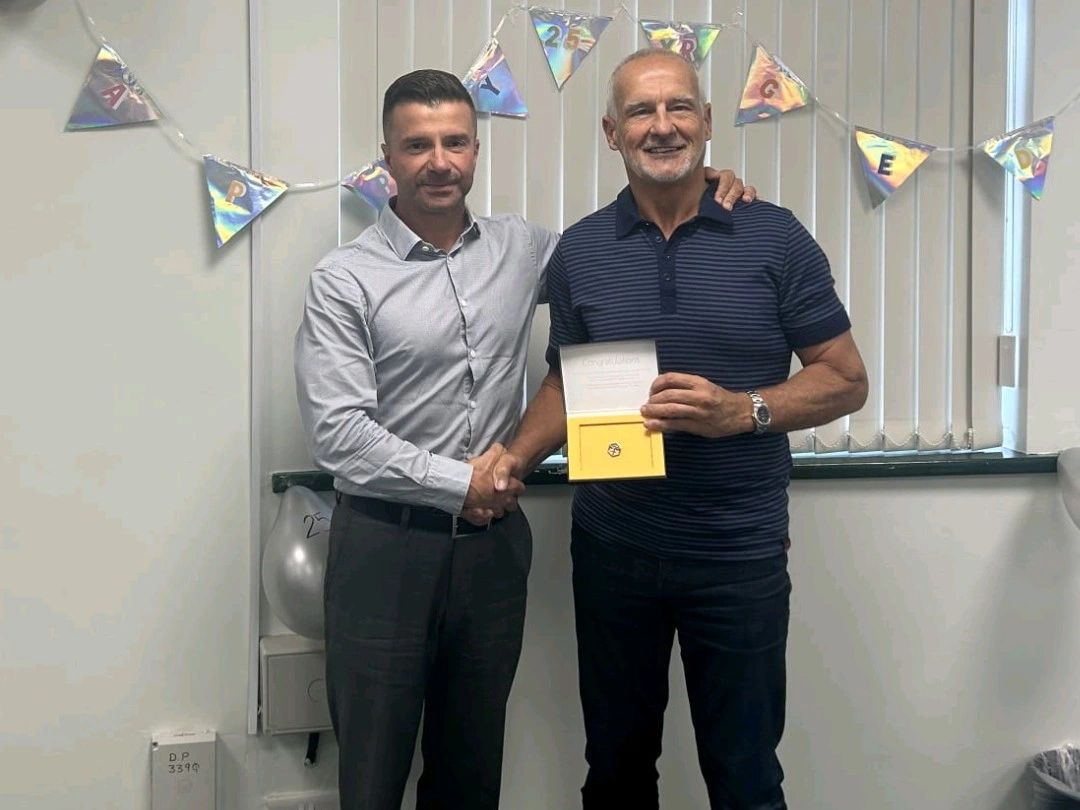 Rob Kuzemko on LinkedIn: I'm delighted to have presented Ged Smith with ... Rob Kuzemko on LinkedIn: I'm delighted to have presented Ged Smith with ...
