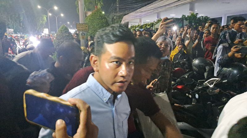 Inilah.com on LinkedIn: Sambangi Alun-alun Karawang, Gibran Diteriaki ... Inilah.com on LinkedIn: Sambangi Alun-alun Karawang, Gibran Diteriaki ...