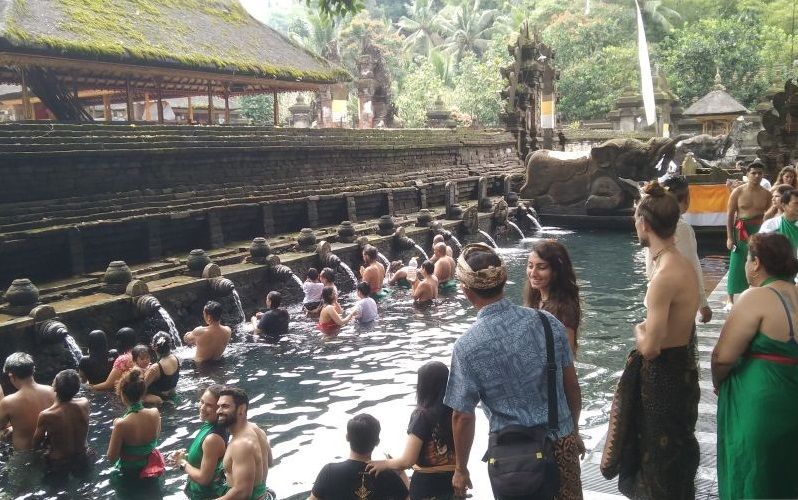 Inilah.com on LinkedIn: Mengenal Melukat, Ritual Budaya Bali yang jadi ... Inilah.com on LinkedIn: Mengenal Melukat, Ritual Budaya Bali yang jadi ...