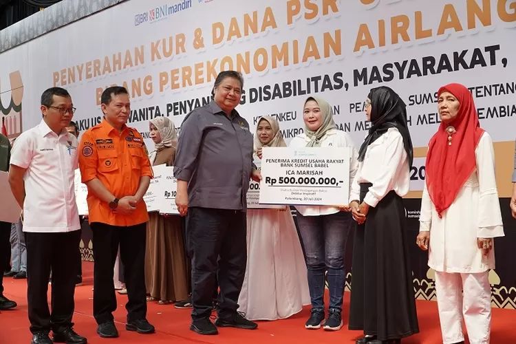 MOESLIM CHOICE on LinkedIn: MANTAP! Airlangga Hartarto Serahkan Dana ... MOESLIM CHOICE on LinkedIn: MANTAP! Airlangga Hartarto Serahkan Dana ...
