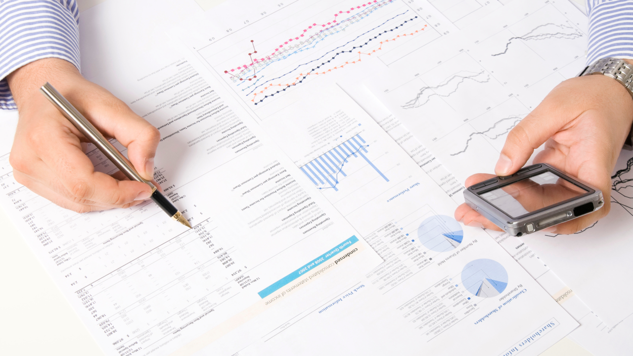 Interpreting Business Data: Strategies for Effective Decision Making Interpreting Business Data: Strategies for Effective Decision Making