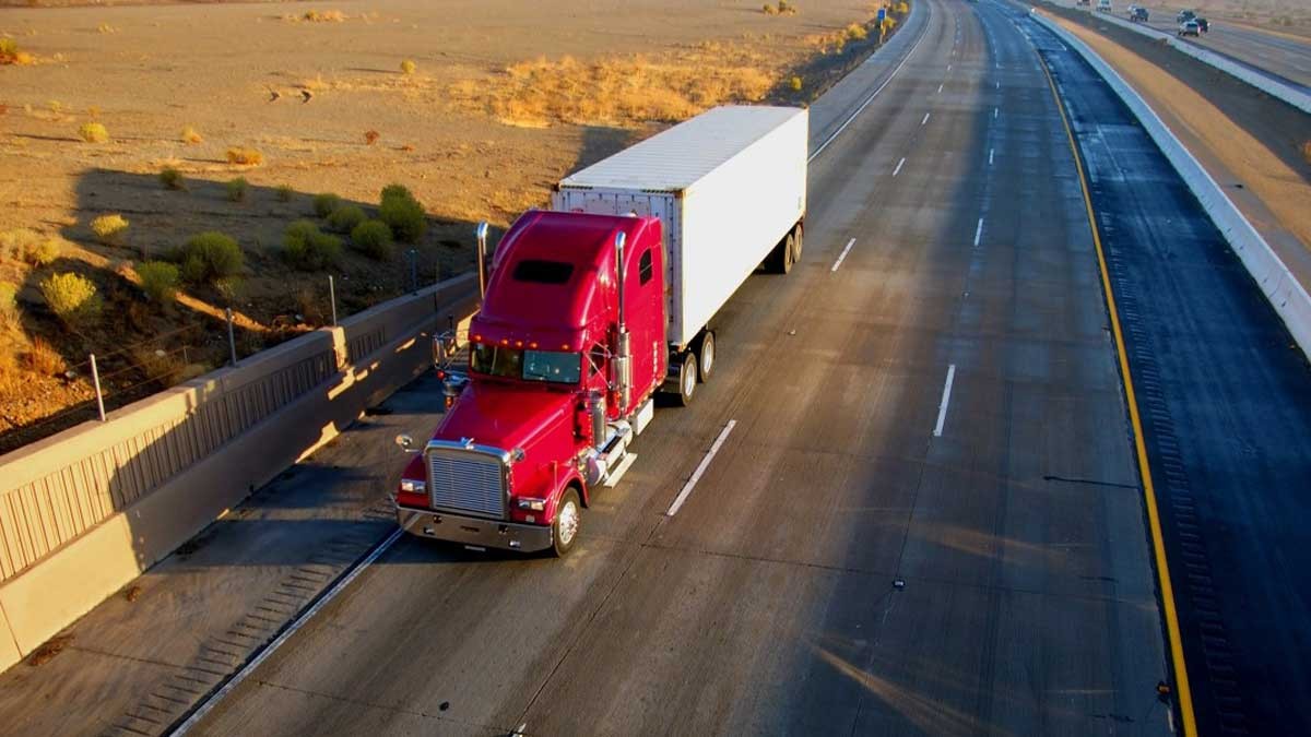 Maximizing Safety On The Road: Essential Trucking Tips Maximizing Safety On The Road: Essential Trucking Tips