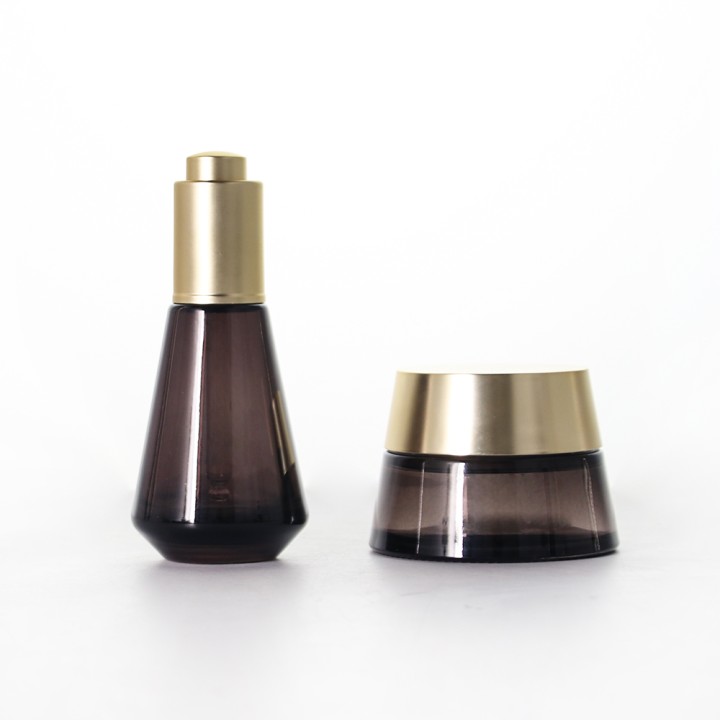 Understanding the Distinction Between Spray Bottles and Colored ... Understanding the Distinction Between Spray Bottles and Colored ...