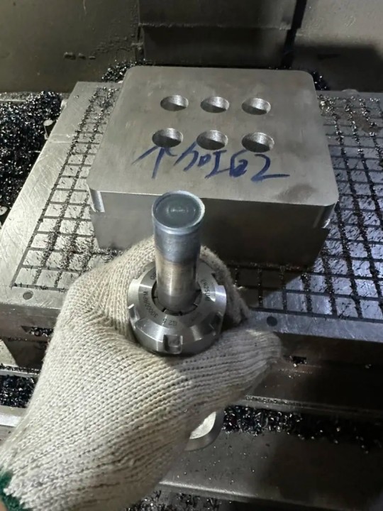 What are the 3 key components of a CNC machine? What are the 3 key components of a CNC machine?