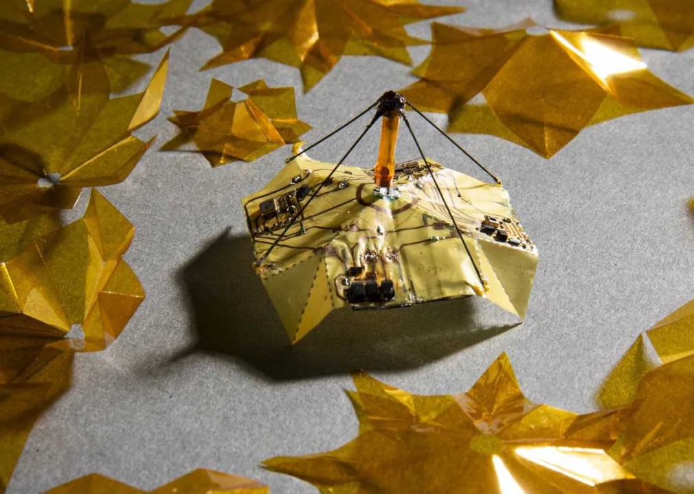 Solar-Powered Microfliers for Swarm-Based Surveying These drone ... Solar-Powered Microfliers for Swarm-Based Surveying These drone ...