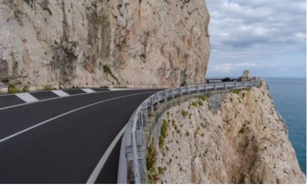 Guarding AI Outputs: Ensuring Reliability and Quality with Guardrails-AI Guarding AI Outputs: Ensuring Reliability and Quality with Guardrails-AI
