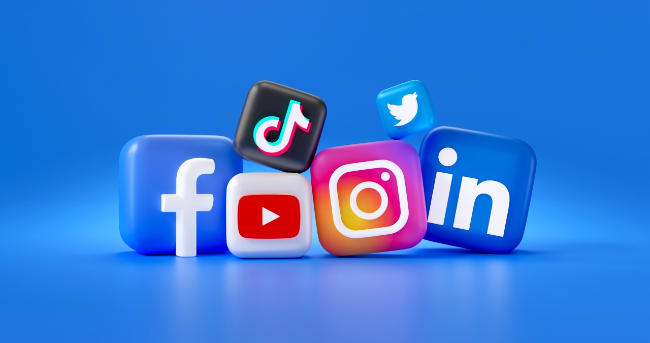 Navigating the Social Media Landscape: A 2024 Overview Navigating the Social Media Landscape: A 2024 Overview