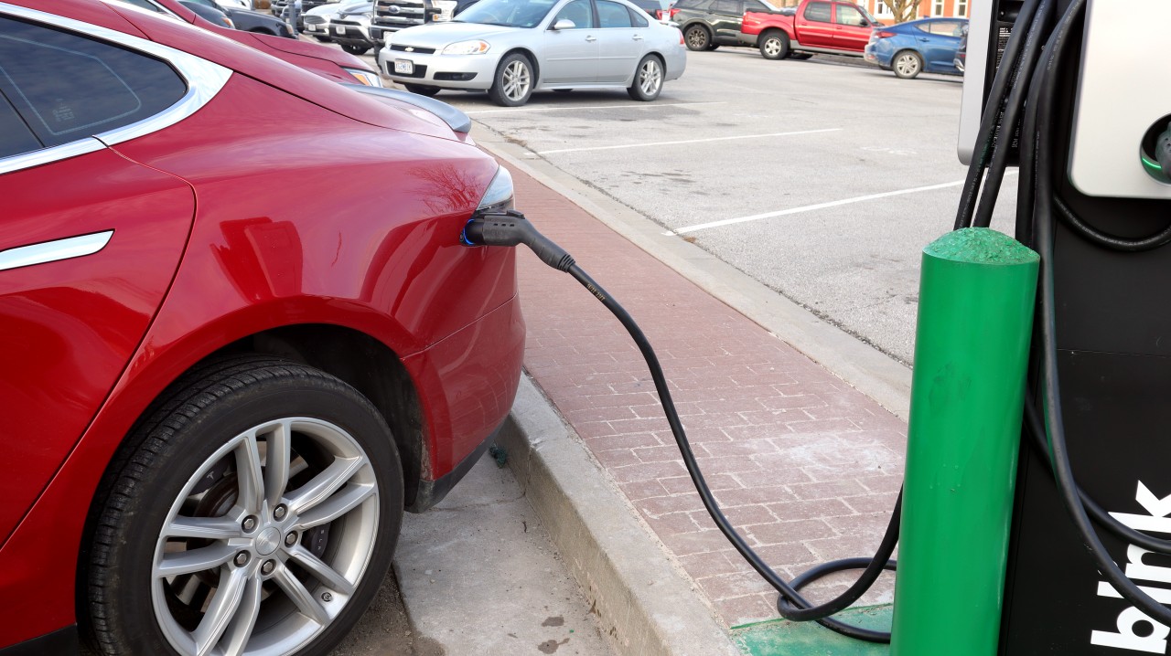 Fulton installs city-owned electric vehicle charging station Fulton installs city-owned electric vehicle charging station