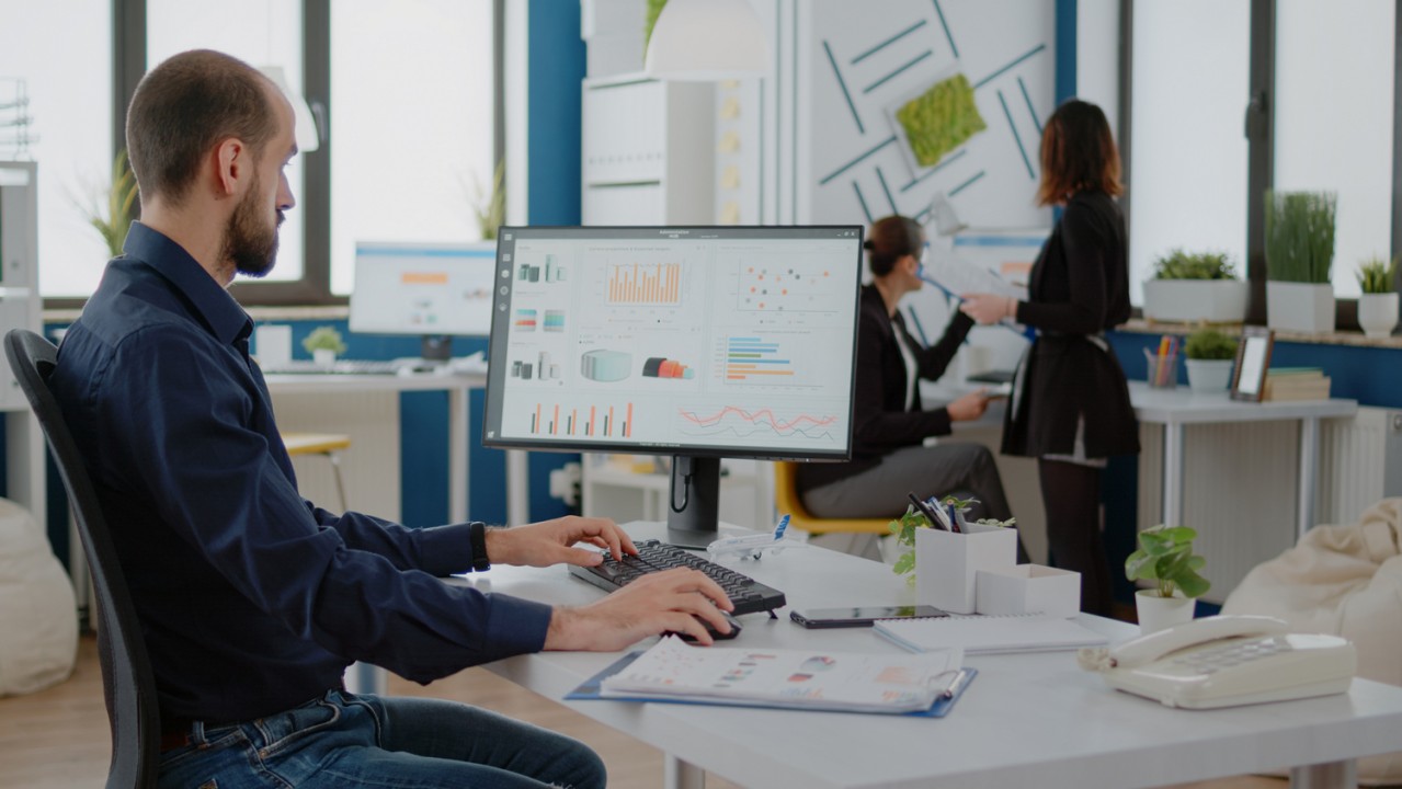 INTRODUCTION TO DATA ENGINEERING: WHAT IT IS AND WHY IT MATTERS INTRODUCTION TO DATA ENGINEERING: WHAT IT IS AND WHY IT MATTERS