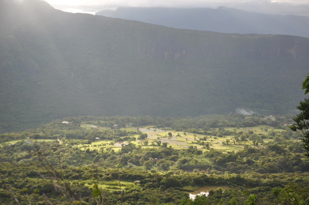 Building Adaptive Resilient Ecosystem Areas (AREAS) Building Adaptive Resilient Ecosystem Areas (AREAS)