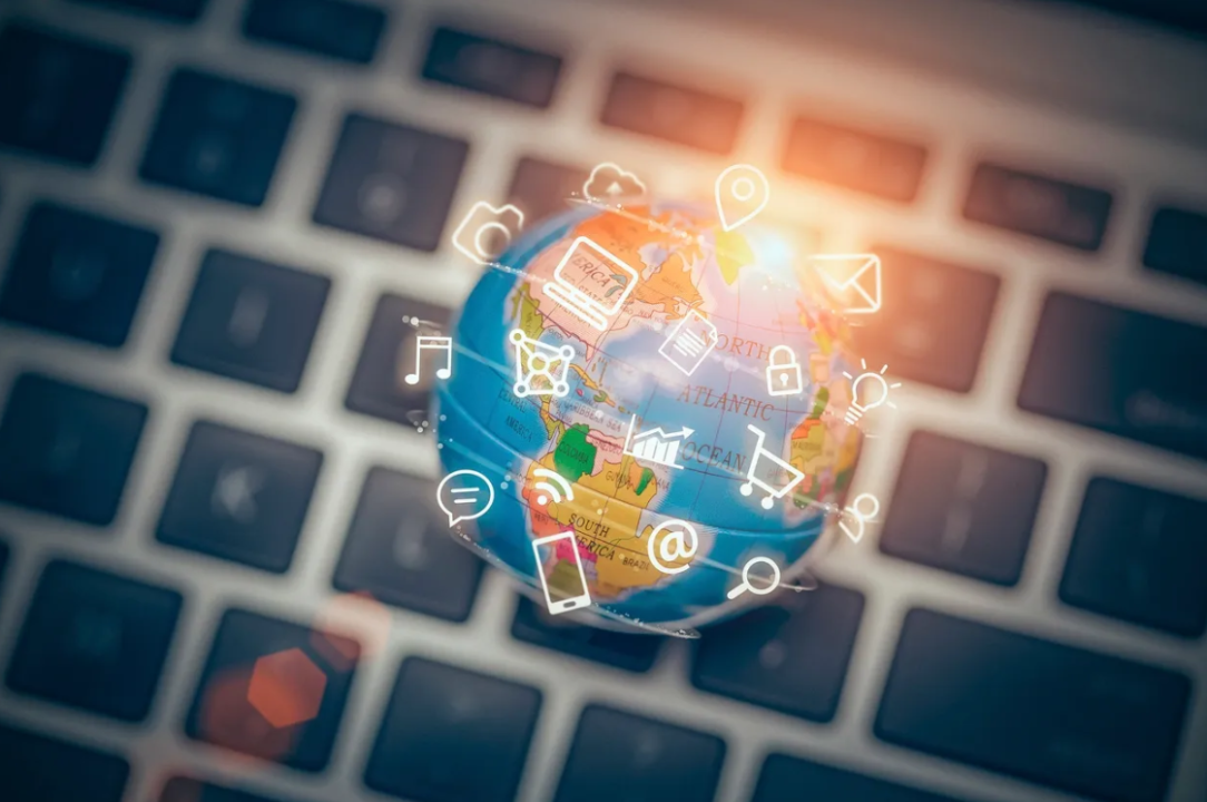 IOT & CYBERSECURITY RISKS IOT & CYBERSECURITY RISKS
