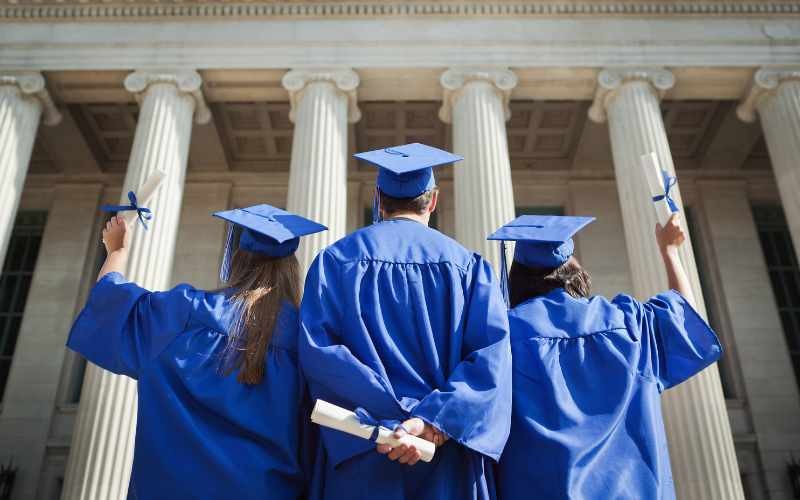 The Benefits of Pursuing Higher Education in the UAE The Benefits of Pursuing Higher Education in the UAE