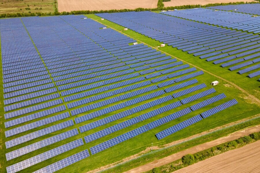 Title: Harnessing the Sun: Exploring the Potential of Agrivoltaics in ... Title: Harnessing the Sun: Exploring the Potential of Agrivoltaics in ...