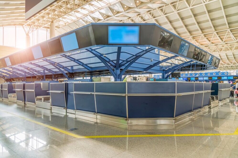 Illuminating the Future: Exploring the Dynamics of Airport Smart Lighting Illuminating the Future: Exploring the Dynamics of Airport Smart Lighting