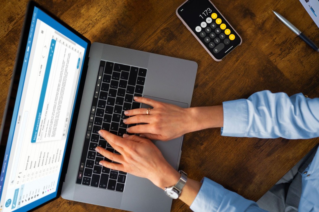 Effortless Payroll Processing and HR Management Effortless Payroll Processing and HR Management