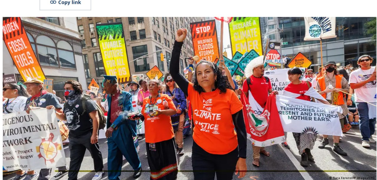 Climate change: Thousands march in New York ahead of UN summit Climate change: Thousands march in New York ahead of UN summit