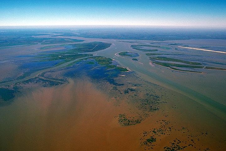 Along shifting coastlines, scientists bring the future into focus Along shifting coastlines, scientists bring the future into focus