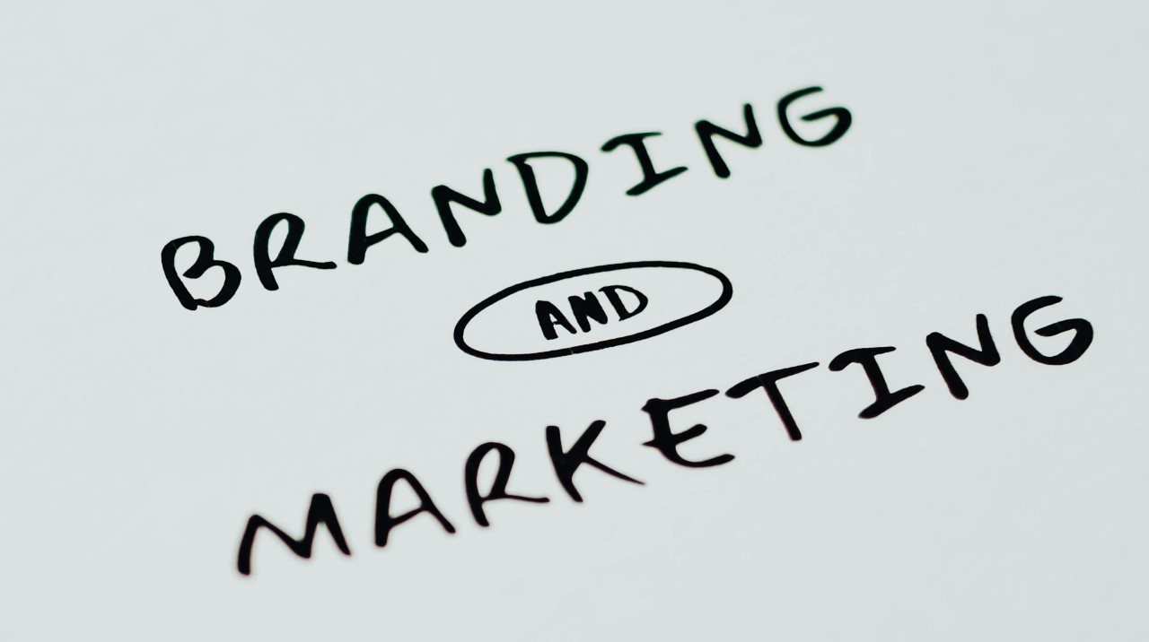 Push vs. Pull: Demystifying Direct Marketing and Brand Marketing Push vs. Pull: Demystifying Direct Marketing and Brand Marketing