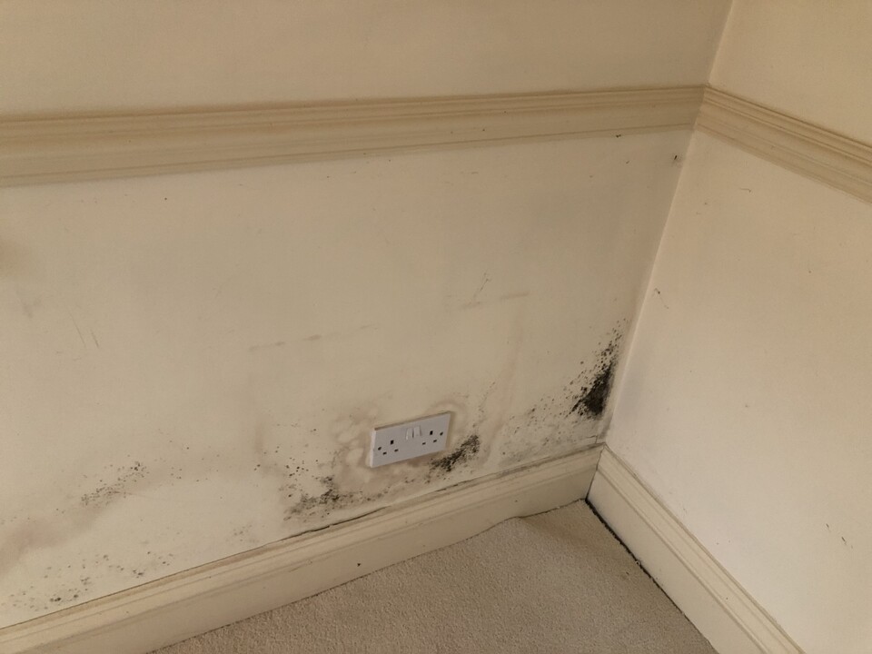3 Ways to Stop Condensation on Walls in Winter 3 Ways to Stop Condensation on Walls in Winter