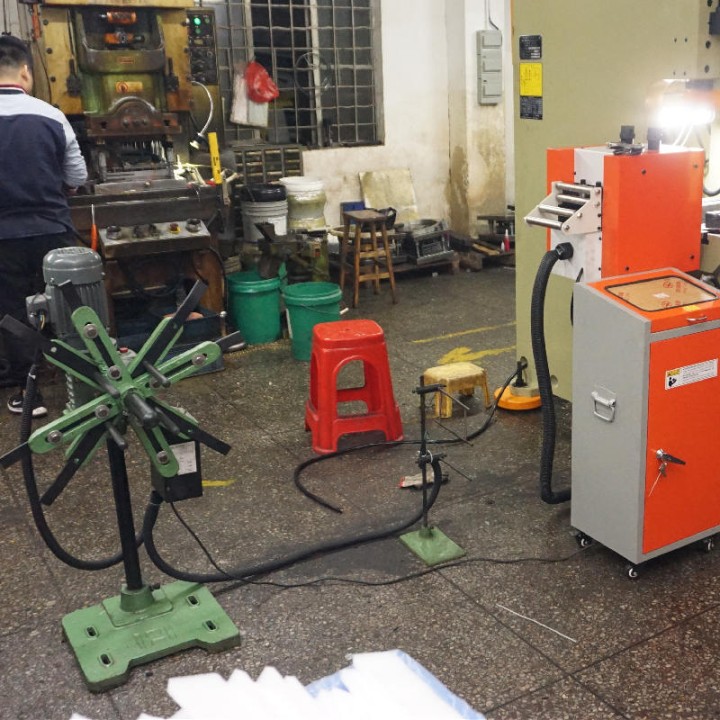 Revolutionizing Coil Unwinding: The Power of Lightweight Decoilers Revolutionizing Coil Unwinding: The Power of Lightweight Decoilers