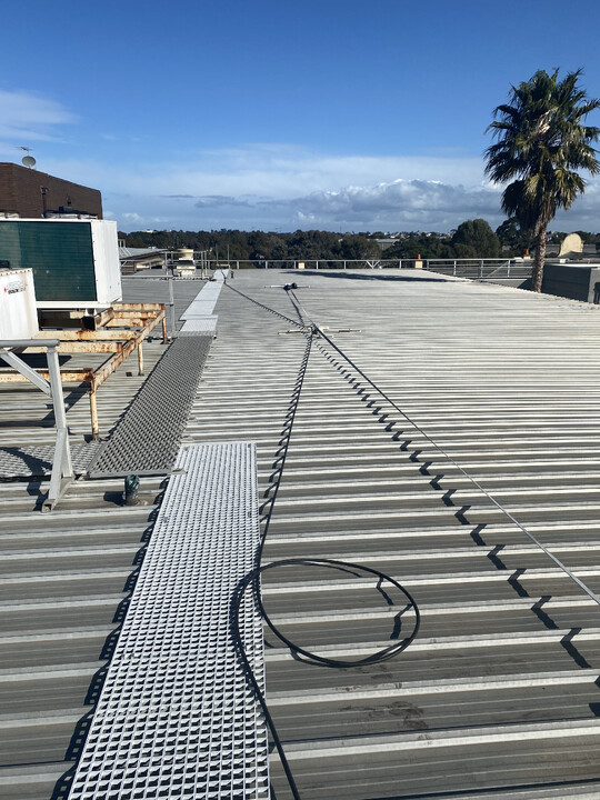 Maximizing Energy Efficiency in Commercial Buildings with Cool Roofs Maximizing Energy Efficiency in Commercial Buildings with Cool Roofs