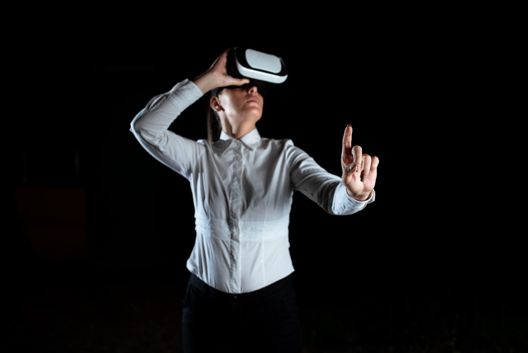 Exploring Modes of Interaction in Virtual Reality: A Gateway to ... Exploring Modes of Interaction in Virtual Reality: A Gateway to ...
