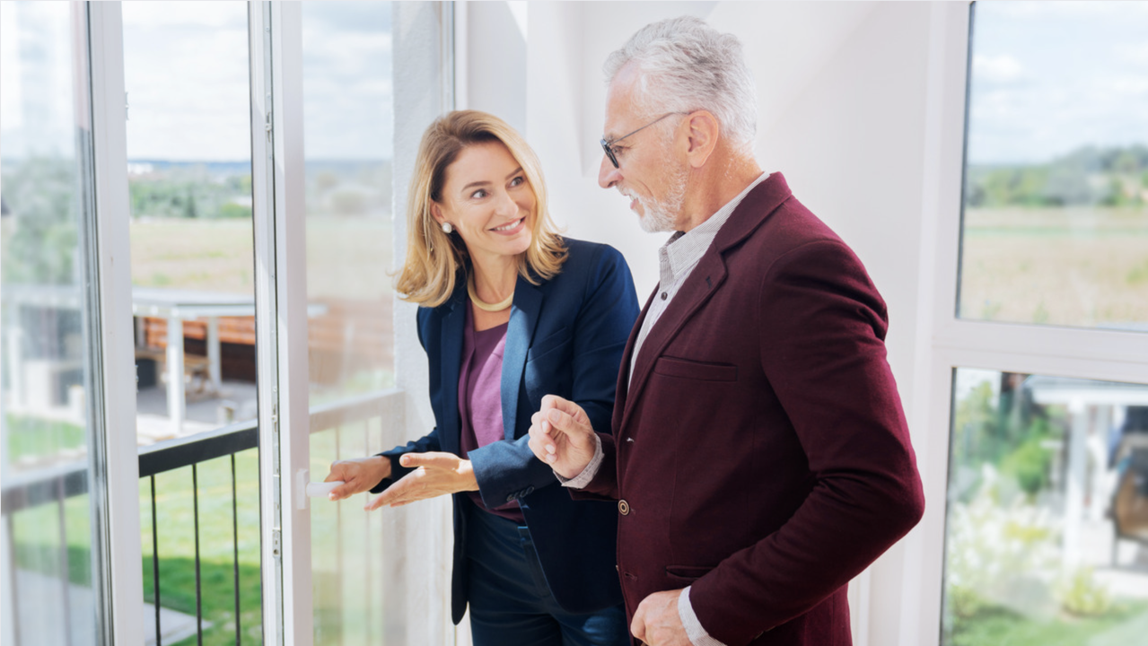 The Closing Pause: The Make or Break Moment in Sales Presentations The Closing Pause: The Make or Break Moment in Sales Presentations