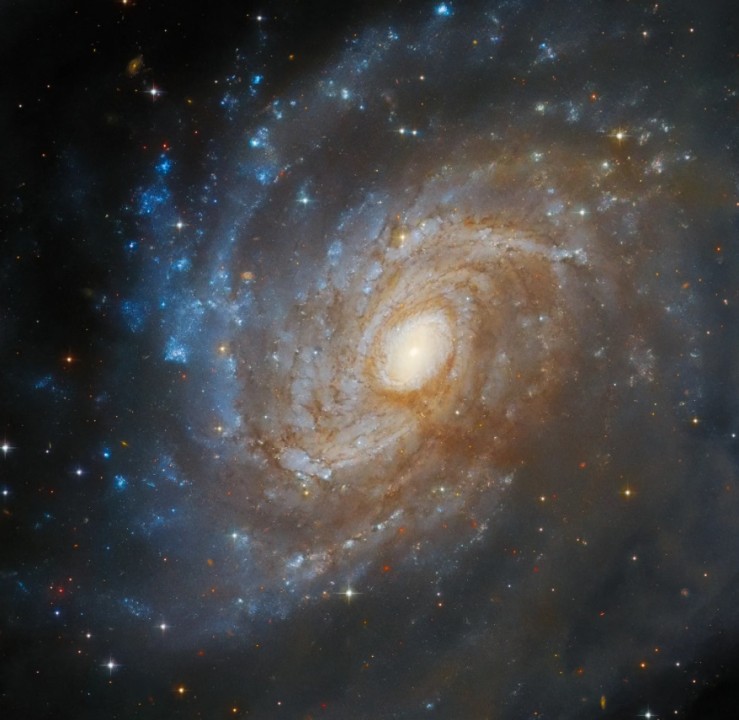 Unveiling the Mysteries of IC 4633: A Journey through the Cosmos Unveiling the Mysteries of IC 4633: A Journey through the Cosmos