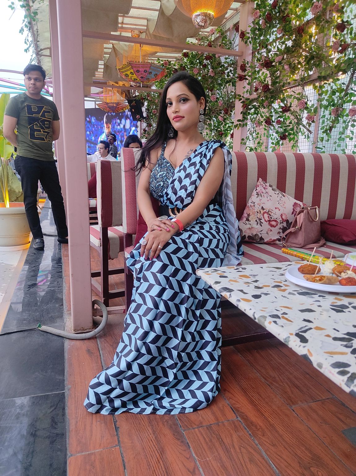 Sonal Gautam on LinkedIn: Ek din Aasmaan ne zameen se pucha tum samne ... Sonal Gautam on LinkedIn: Ek din Aasmaan ne zameen se pucha tum samne ...