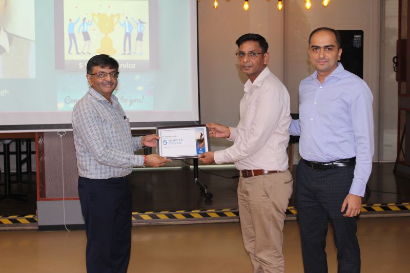 Pushpraj Singh on LinkedIn: Received Award for 5 years of service from ... Pushpraj Singh on LinkedIn: Received Award for 5 years of service from ...
