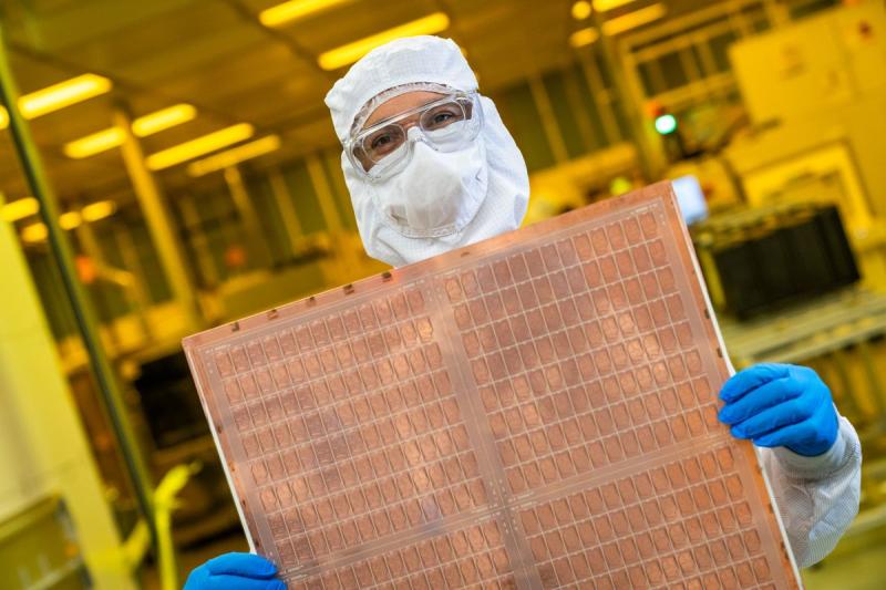 Douglas Kuhn on LinkedIn: AMD is reportedly set to use glass substrates ... Douglas Kuhn on LinkedIn: AMD is reportedly set to use glass substrates ...