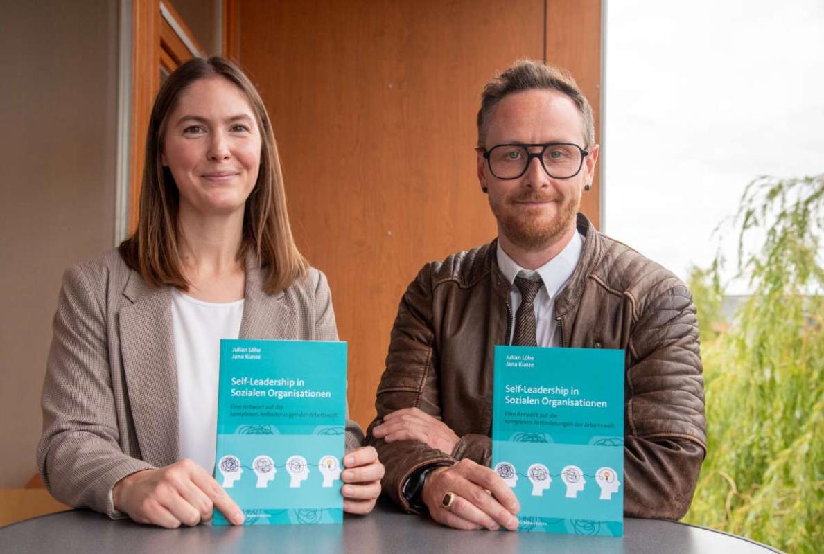 Prof. Dr. Julian Löhe auf LinkedIn: Fachbuch leitet zu Self-Leadership ... Prof. Dr. Julian Löhe auf LinkedIn: Fachbuch leitet zu Self-Leadership ...