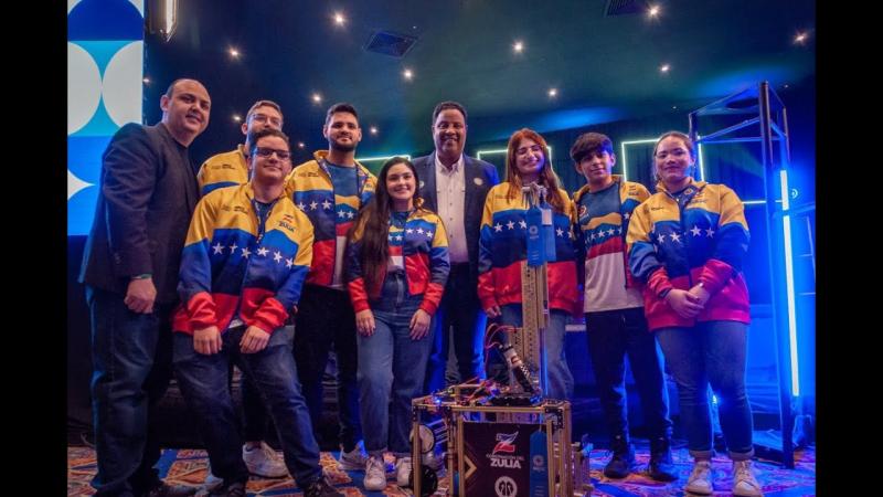 El robot Kashi y el TeamVenezuela que ganó competencia robótica de ... El robot Kashi y el TeamVenezuela que ganó competencia robótica de ...