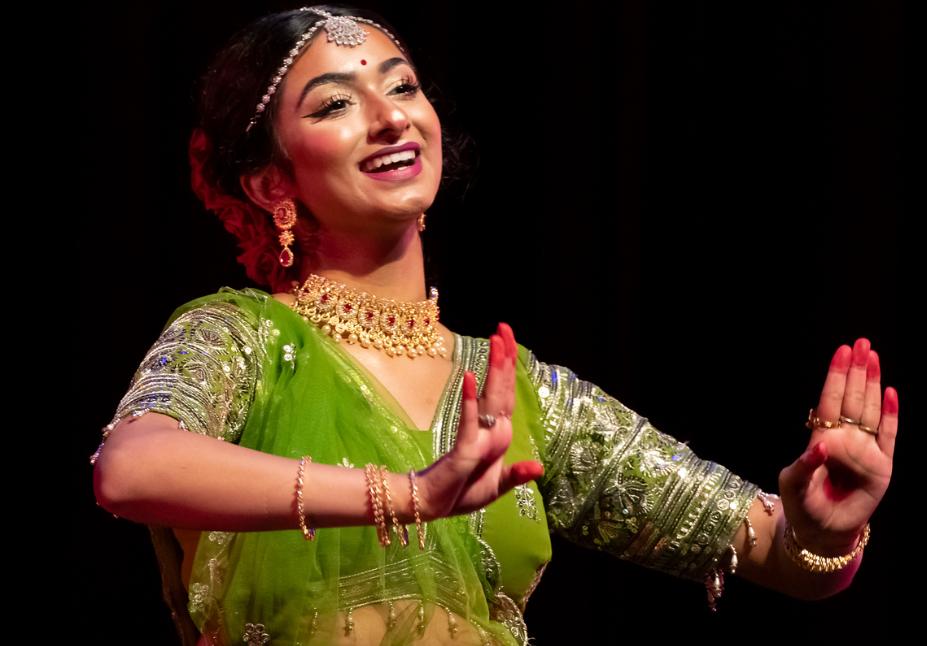 Arshia Sharma, Whose Kathak Rangmanch Pravesh Made History in the US ... Arshia Sharma, Whose Kathak Rangmanch Pravesh Made History in the US ...