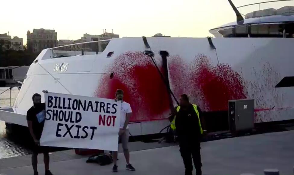 VIDEO: Superyacht targeted for second time by climate campaigners ... VIDEO: Superyacht targeted for second time by climate campaigners ...
